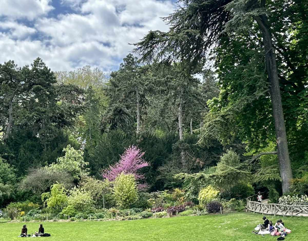 Dialogues - Une Promenade au Parc / A Stroll in the Park (A2 ...
